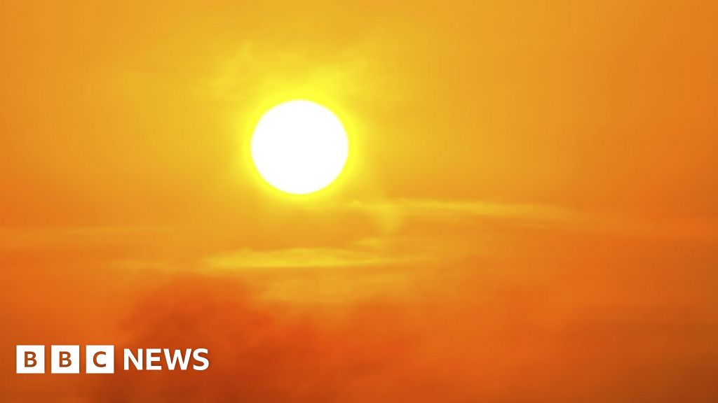 Temperatures in Northern Ireland set to soar over weekend - BBC News
