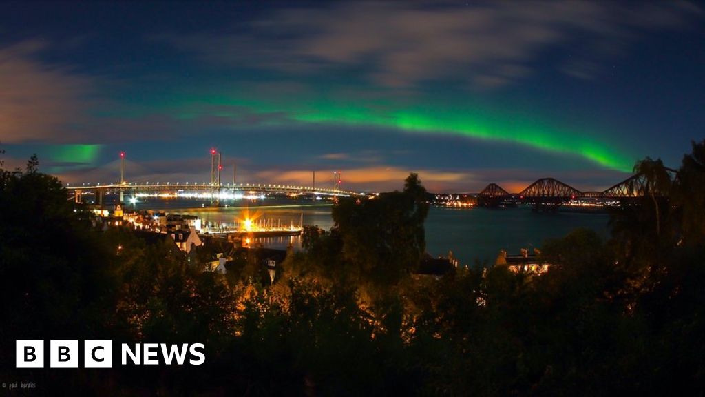 Spectacular Aurora views down east coast - BBC News