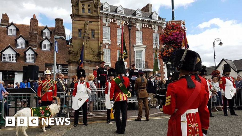 Royal Welsh soldiers and goat Llywelyn march into Ruthin - BBC News
