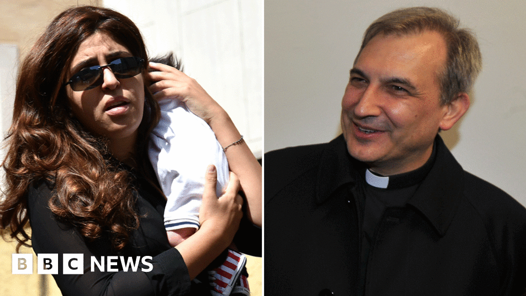 Vatileaks pair convicted of leaks but journalists cleared - BBC News