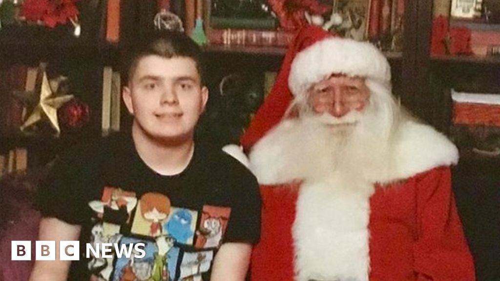 Santa brings sense of calm and comfort to autistic teen - BBC News