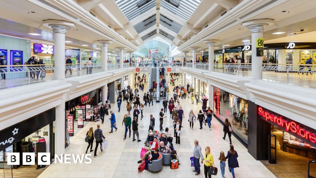 Homes and hotel plan aims to boost Gateshead's Metrocentre - BBC News
