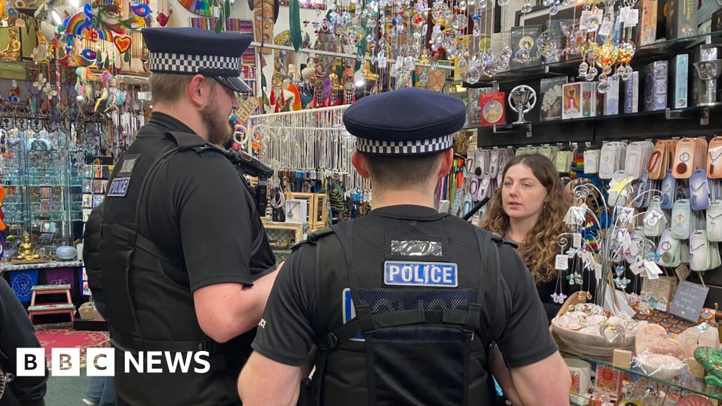 Shoplifting charges fall in parts of South East as offences rise - BBC News