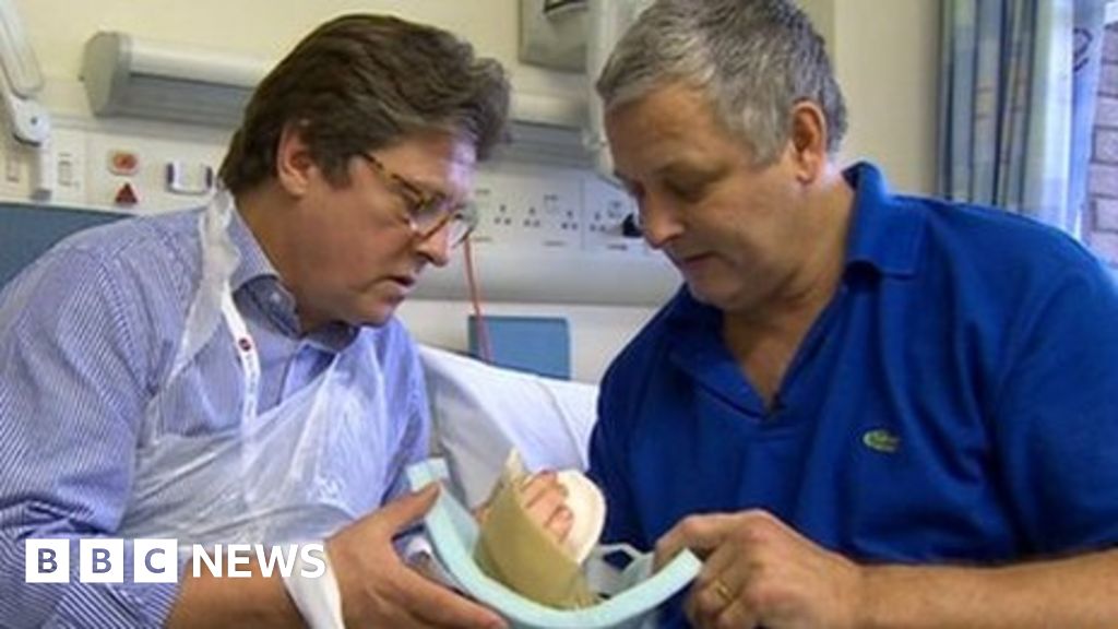 Hand transplants to be offered to UK patients on NHS - BBC News