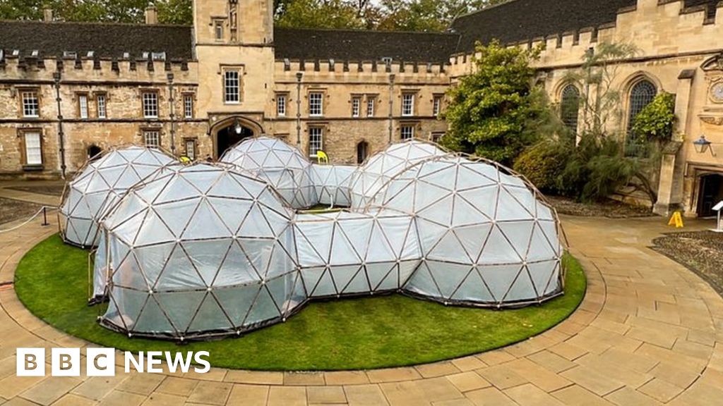 Air pollution pods bring world cities' smog to Oxford - BBC News