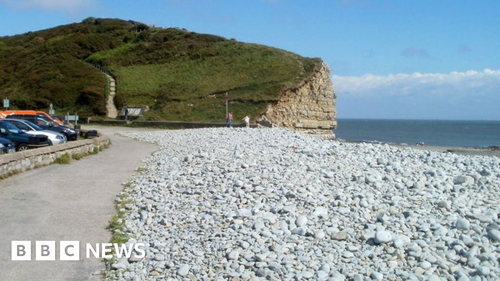Llantwit Major beach body find 'not suspicious' - BBC News