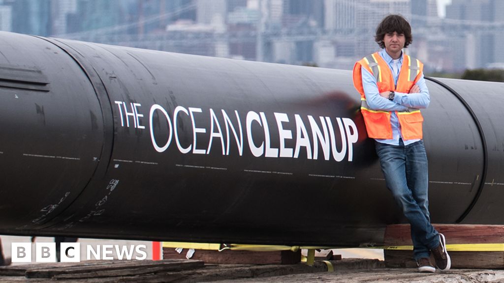 Giant plastic catcher heads for Pacific Ocean clean-up - BBC News
