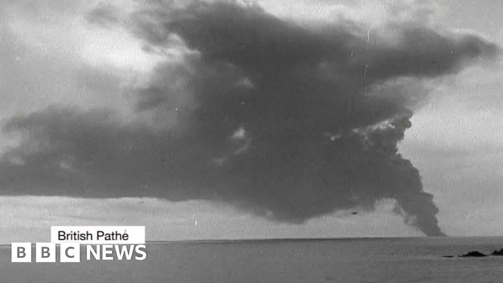 Torrey Canyon tanker being bombed during oil spill - BBC News