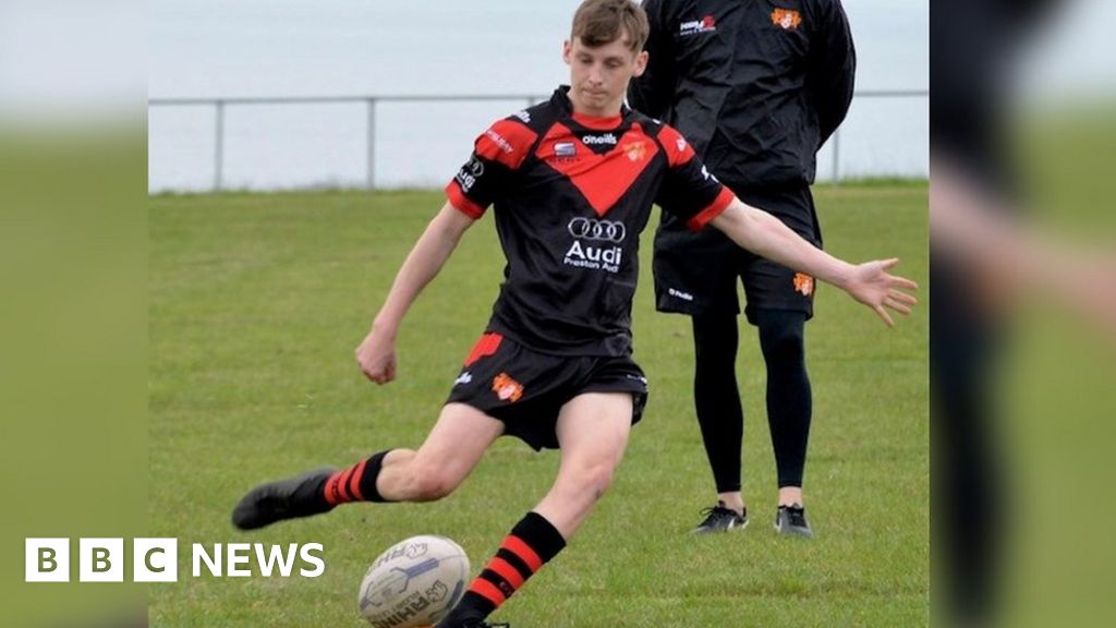 Rugby player Cameron Taylor remembered with pitchside bench - BBC News