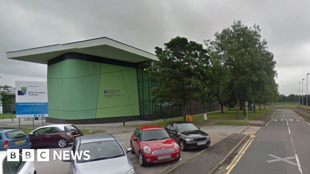 Closing Warrington & Vale Royal College campus 'a huge loss' - BBC News