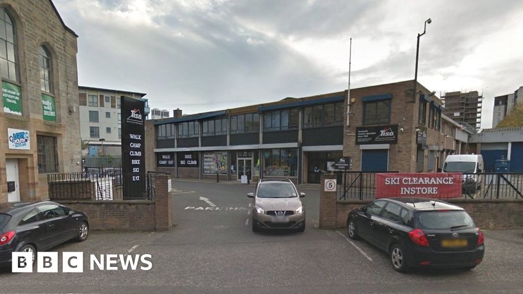 Outdoor clothing stolen in shop raid in Leith - BBC News