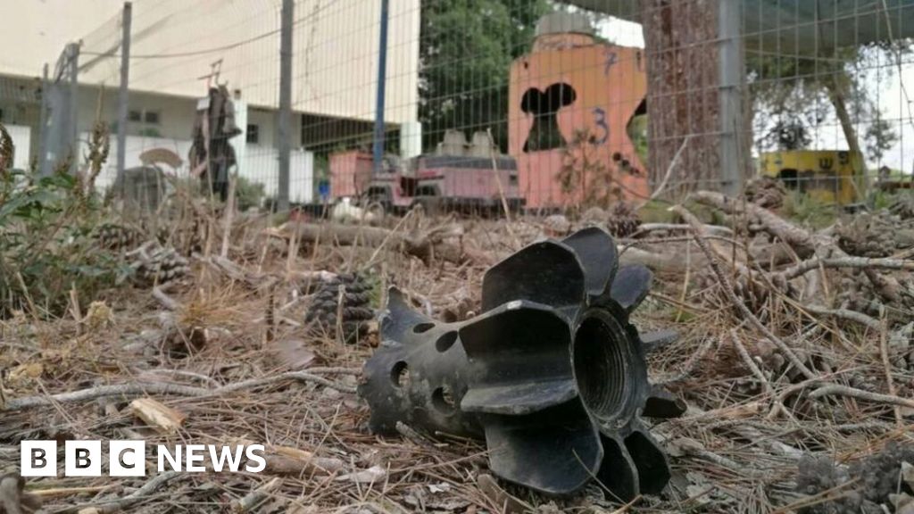 Israel strikes Gaza after heaviest mortar barrage in years - BBC News
