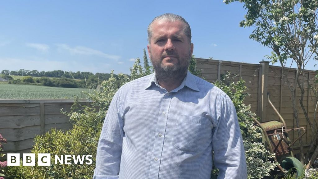 King's Birthday Honours 2023: Campaigner for the deaf gets BEM - BBC News