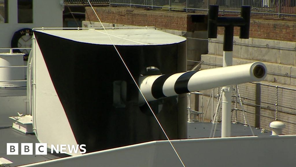 Navy to open Gallipoli campaign's HMS M33 to public - BBC News