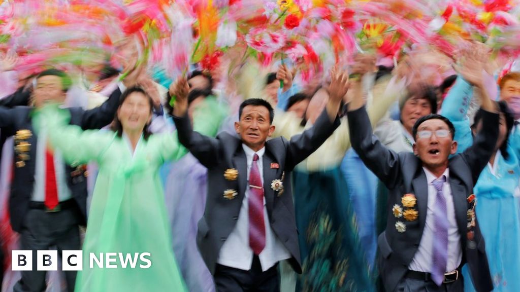 In pictures: Mass rally in North Korea - BBC News