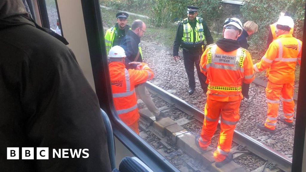 Greater Anglia passengers stuck on broken down train - BBC News