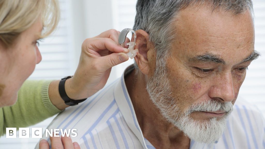 Untreated hearing-loss concern - BBC News