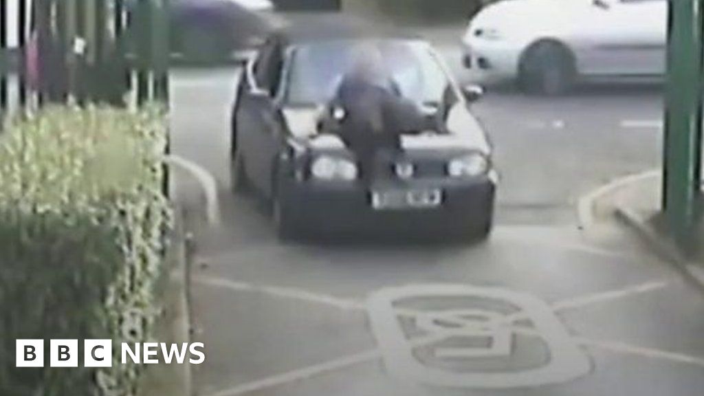 'Someone will kill a child': School run parking fears - BBC News