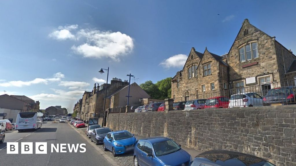 Pedestrian, 85, dies after being struck by car in Stirling - BBC News