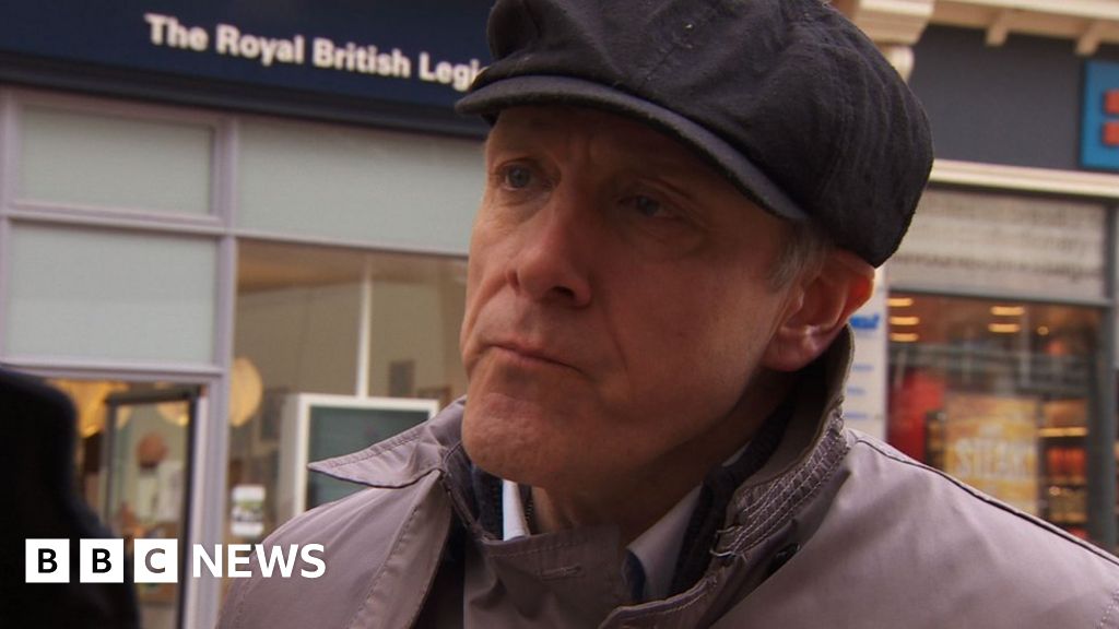 Nottingham conman sentenced for harassing friend - BBC News