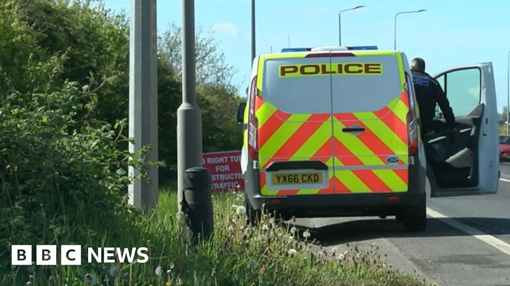 New Waltham severed foot: Police seek help from female amputees - BBC News