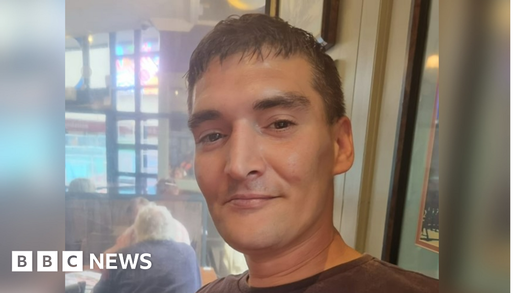 Handsworth stabbing: Victim named as Andrew Gardner - BBC News