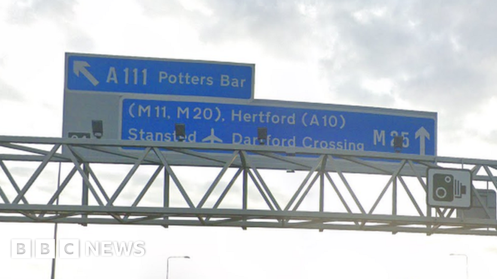 M25 Two Arrests After Woman Dies In Multi Vehicle Crash In Hertfordshire