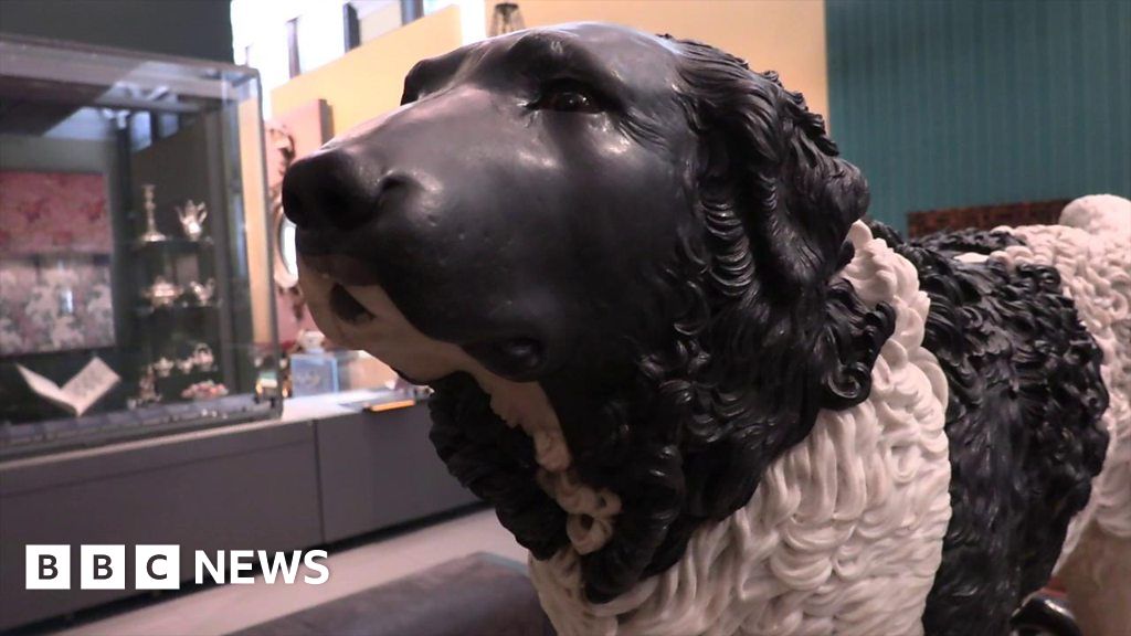Victoria and Albert Museum tour of British identity - BBC News