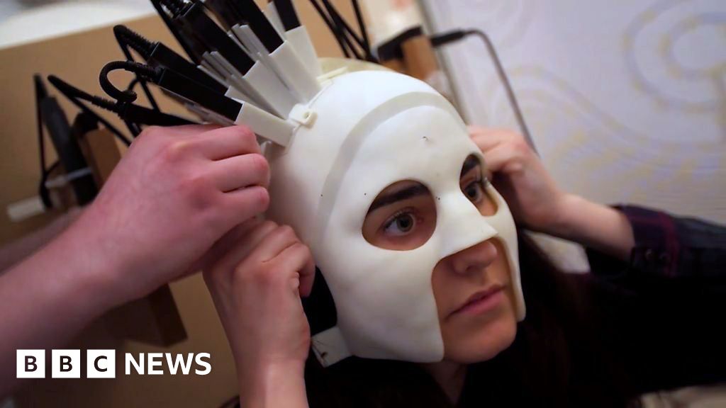 The brain scanner you can move in - BBC News