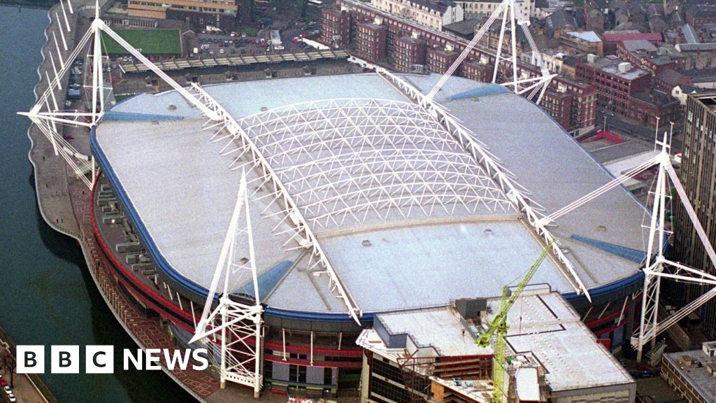 Champions League final roof could be closed in Cardiff - BBC News