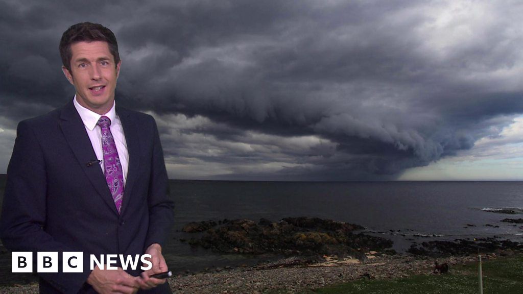 UK weather: Rain and wind warnings for parts of UK - BBC News