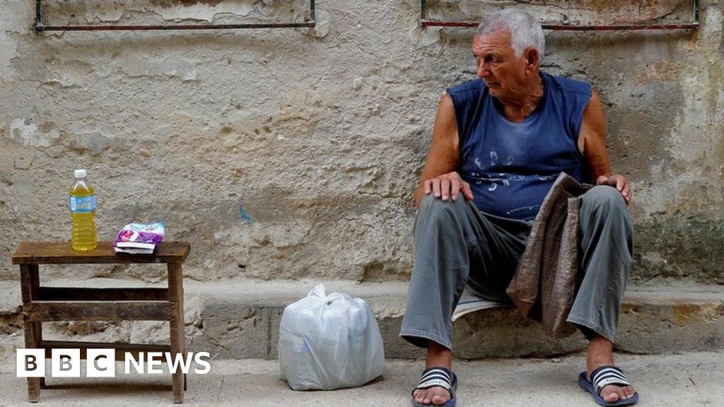 US abstains from UN vote against Cuba embargo - BBC News