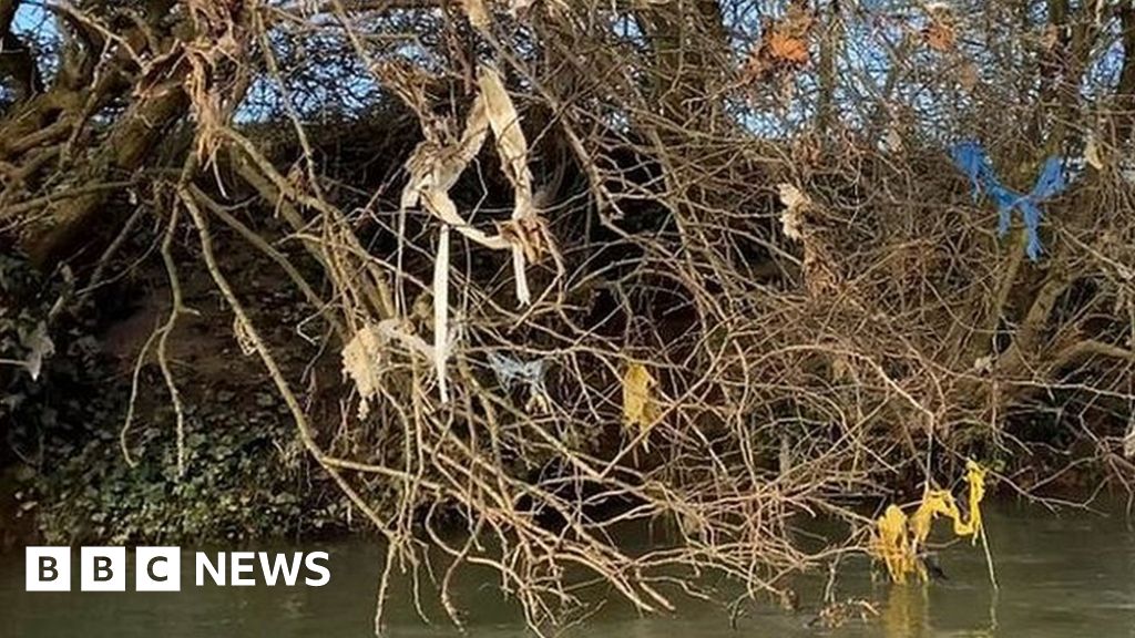 River Avon littered with debris following Storm Henk - BBC News
