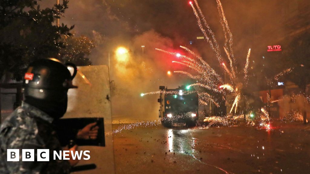 Lebanon protests: Video sparks fresh clashes in Beirut - BBC News