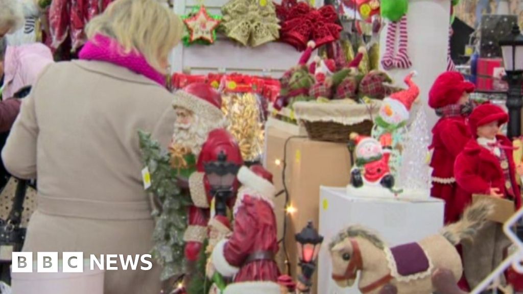 Cross-border trade: NI shoppers travelling south to make savings - BBC News
