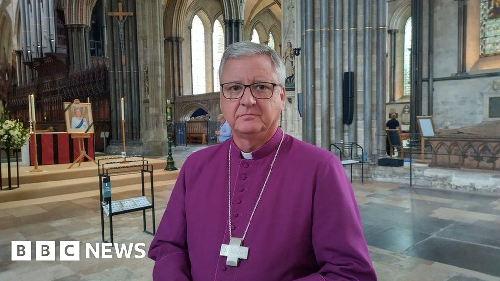 Queen Elizabeth II: Salisbury Bishop shares fond memories - BBC News