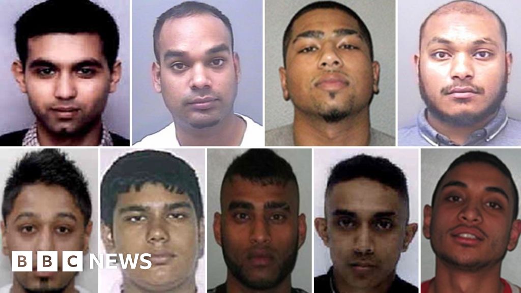 Phone scammers who posed as police jailed for Hull fraud - BBC News