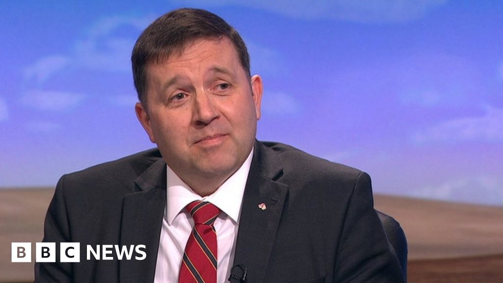 Robin Swann 'not ruling out' UUP leadership bid - BBC News