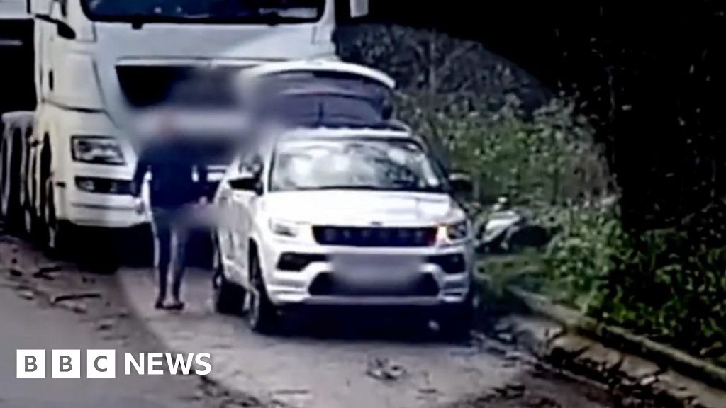 Fly-tipper seen leaving rubbish in Buckinghamshire lay-by - BBC News