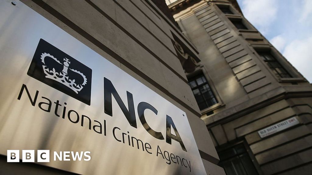 Crime agency under fire over bank signature forgery - BBC News