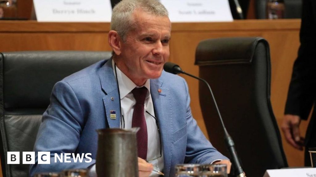 Australian One Nation senator in UK citizenship row - BBC News