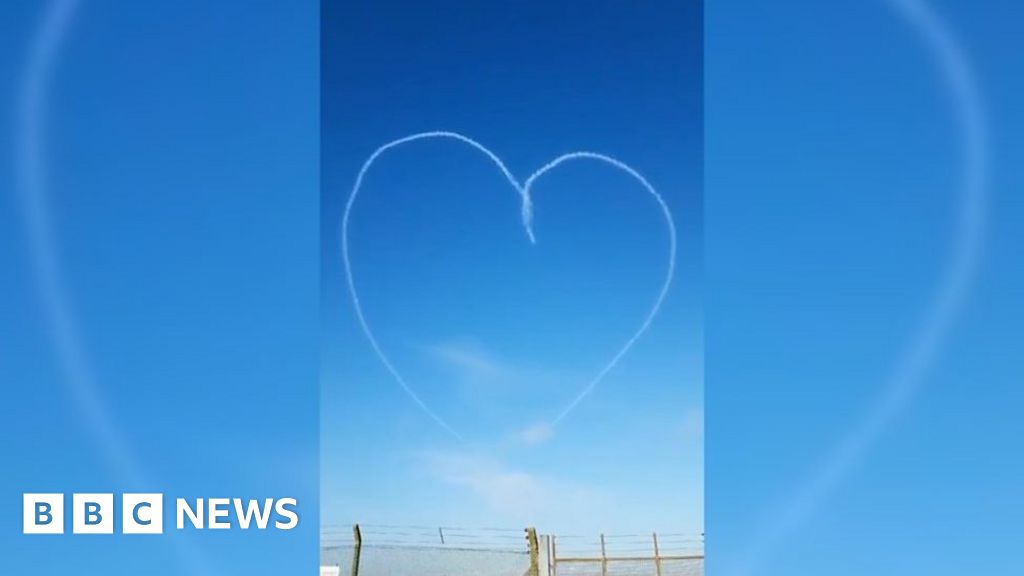 Red Arrows create heart in sky for Valentine's Day - BBC News