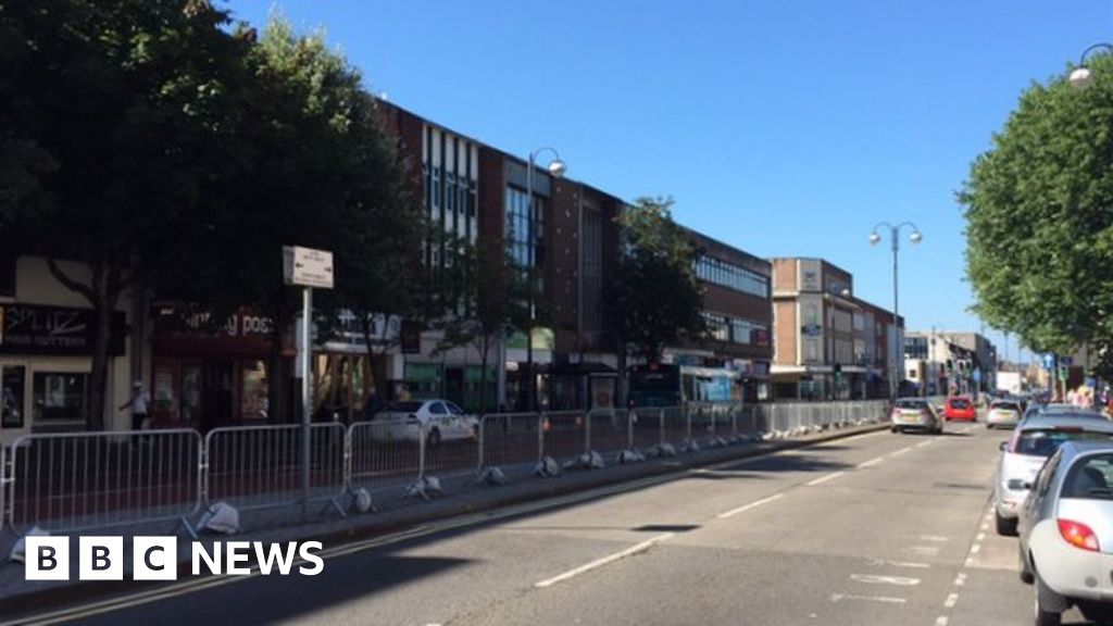 Major changes to Swansea's Kingsway road layout on hold - BBC News