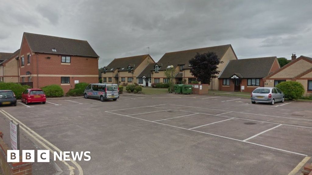 Lowestoft woman 'may have survived fall' if pull cords worked