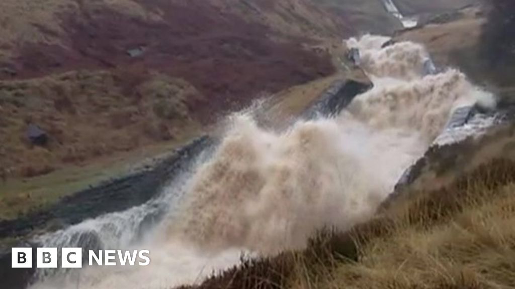 The battle to improve flood defences in the UK - BBC News