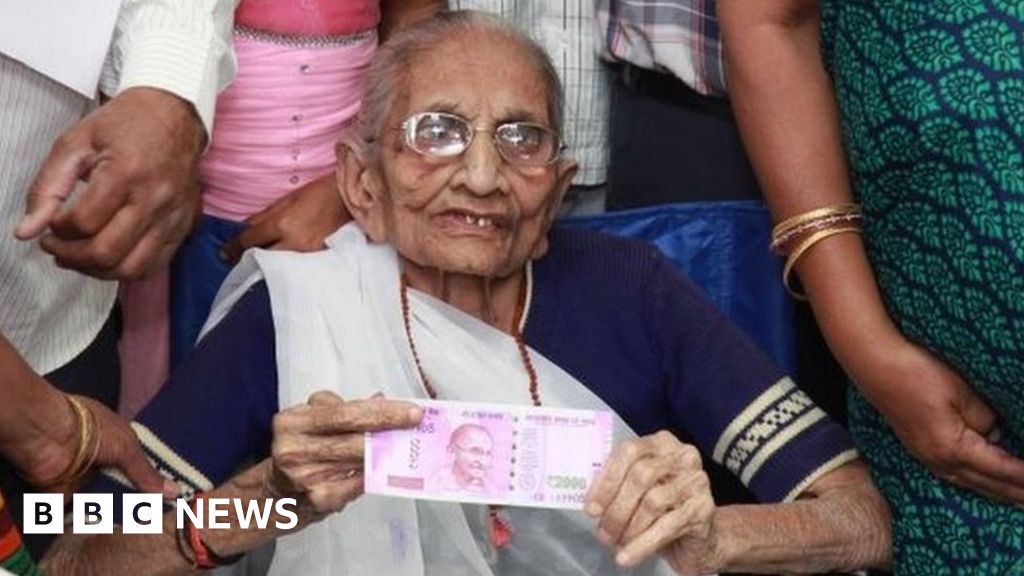India cash: Images of Modi's mother at bank hit headlines - BBC News