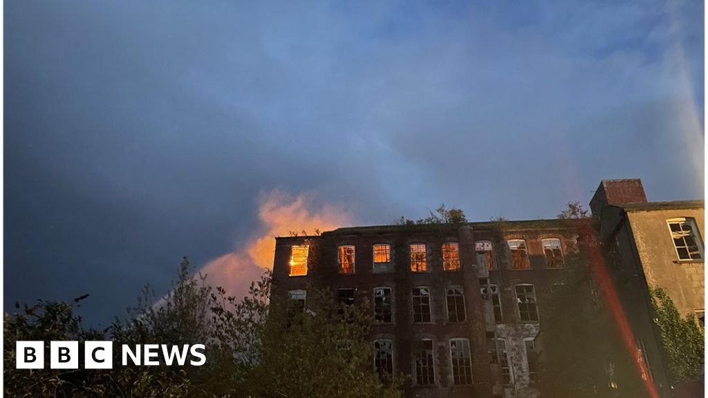 Old Hilden Mill: Firefighters tackle blaze in Lisburn - BBC News