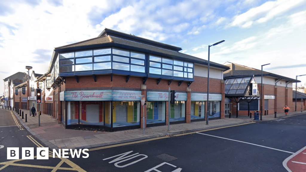 Blyth: 'Struggling' shopping centre bought by council - BBC News