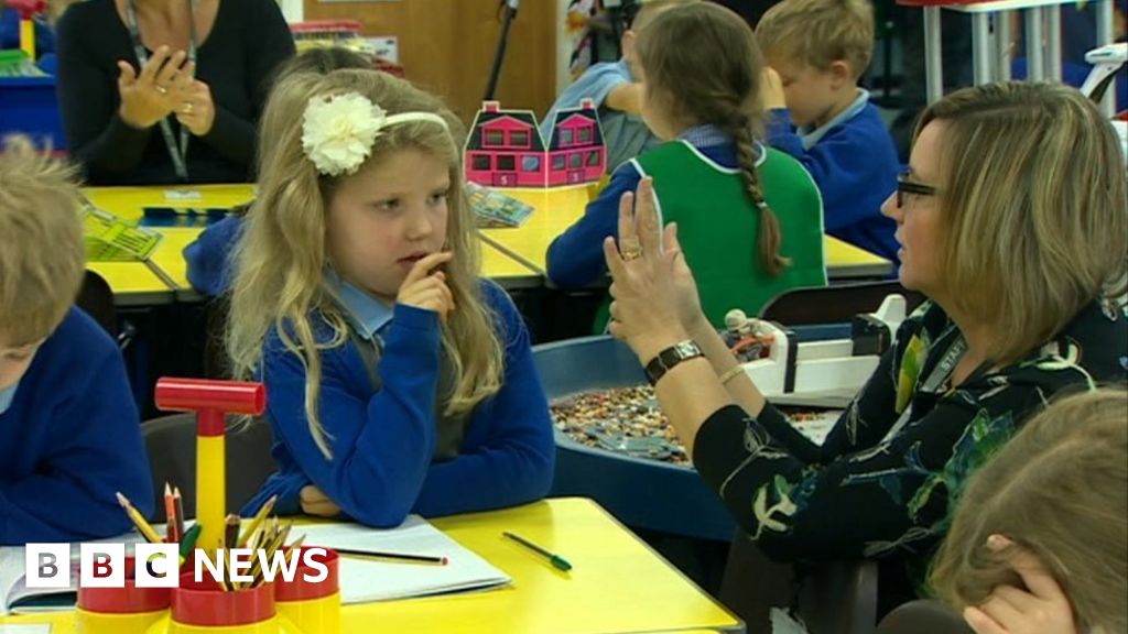 Colour-coded ratings unfair to small schools, say governors - BBC News