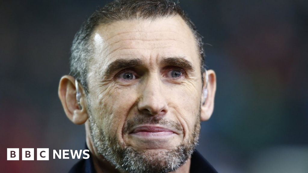 Ex-England footballer Martin Keown opens Banbury mental health hub